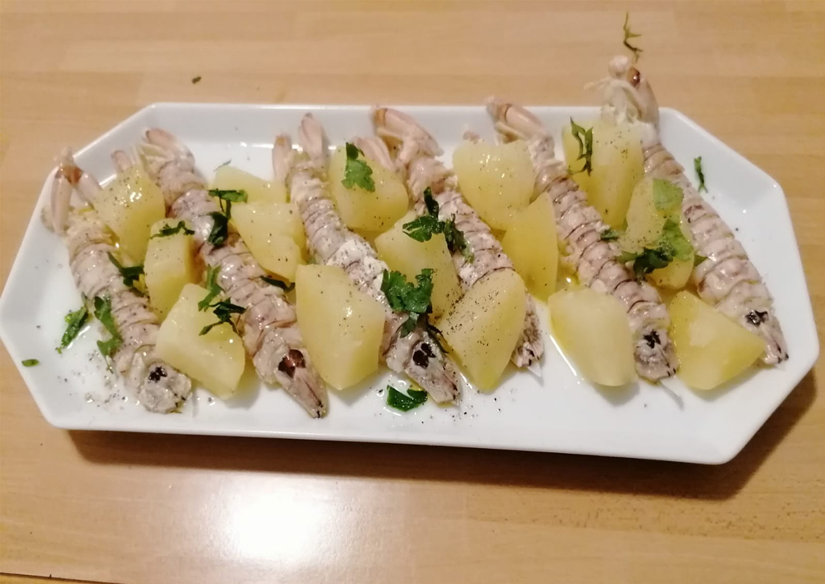 Canocchie lessate con patate e olio evo Bigucci. Ricetta facile e leggera